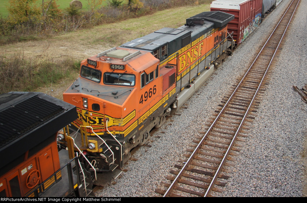 BNSF 4966